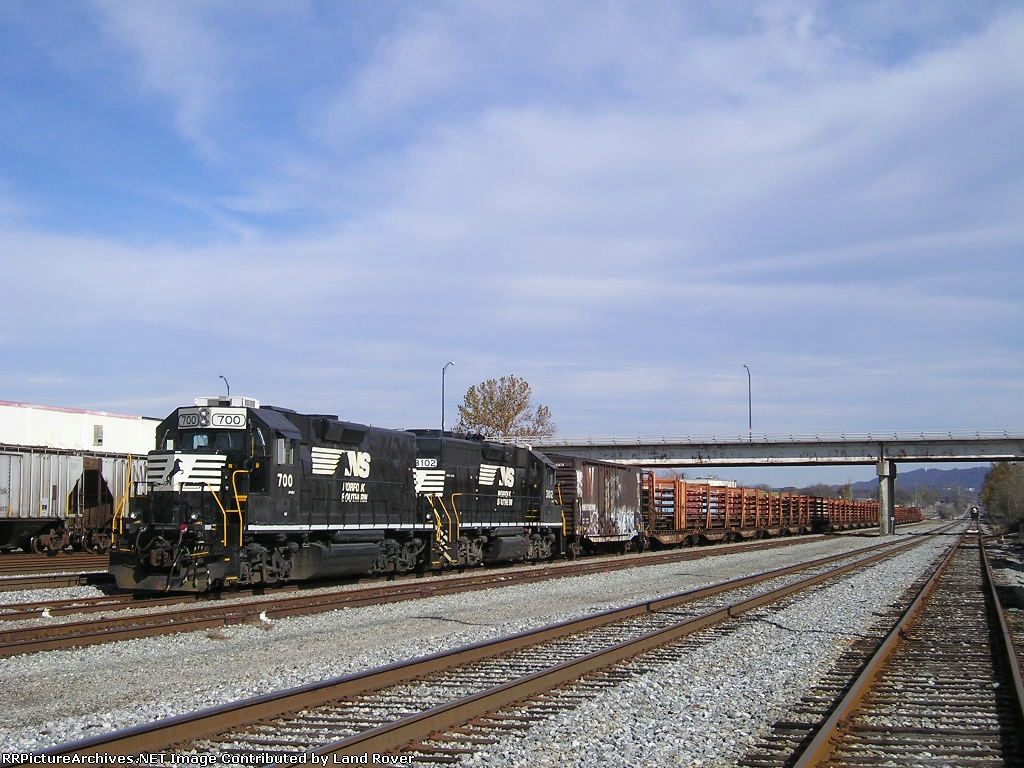NS 700 & NS 3102 Railtrain